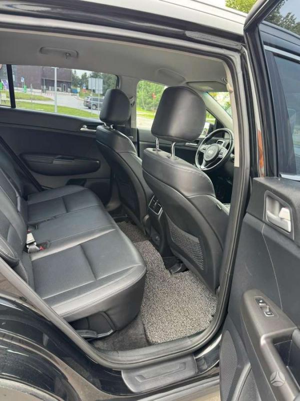 Black Kia Sportage 2016 in Vilnius, with an engine capacity of 1.69 L and mileage of 171 thousand km for 8000 €, photo 9 on AUTOMOTO.COM.LV