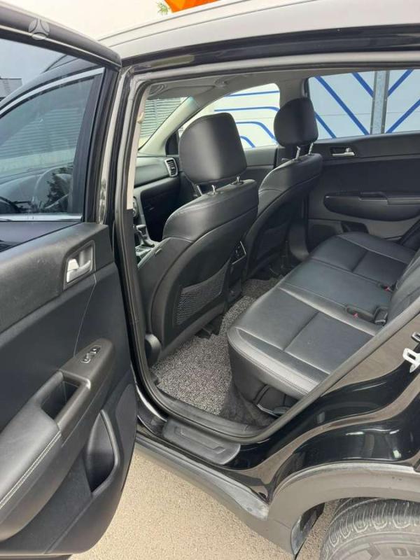 Black Kia Sportage 2016 in Vilnius, with an engine capacity of 1.69 L and mileage of 171 thousand km for 8000 €, photo 10 on AUTOMOTO.COM.LV