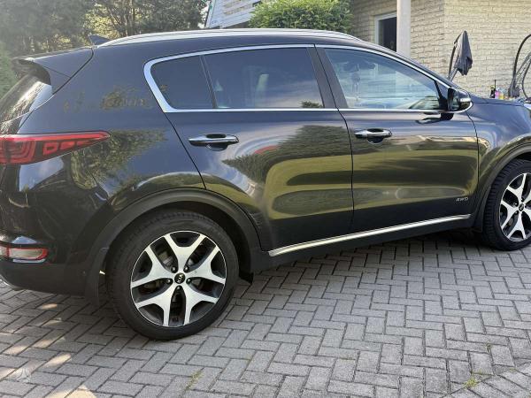 Black Kia Sportage 2016 in Kaunas, with an engine capacity of 2.00 L and mileage of 346 thousand km for 9250 €, photo 3 on AUTOMOTO.COM.LV