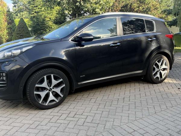 Black Kia Sportage 2016 in Kaunas, with an engine capacity of 2.00 L and mileage of 346 thousand km for 9250 €, photo 4 on AUTOMOTO.COM.LV