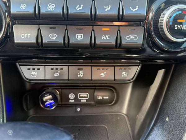 Black Kia Sportage 2016 in Kaunas, with an engine capacity of 2.00 L and mileage of 346 thousand km for 9250 €, photo 6 on AUTOMOTO.COM.LV