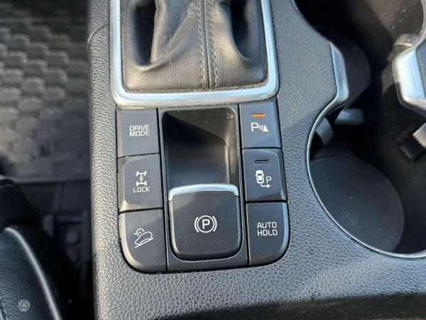 Black Kia Sportage 2016 in Kaunas, with an engine capacity of 2.00 L and mileage of 346 thousand km for 9250 €, photo 7 on AUTOMOTO.COM.LV