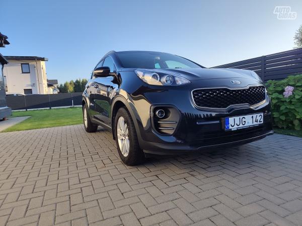 Kia Sportage 2016 in Klaipeda on AUTOMOTO.COM.LV Black Kia Sportage 2016 in Klaipeda, with an engine capacity of 1.70 L and mileage of 175 thousand km for 10500 €, photo 3 on AUTOMOTO.COM.LV