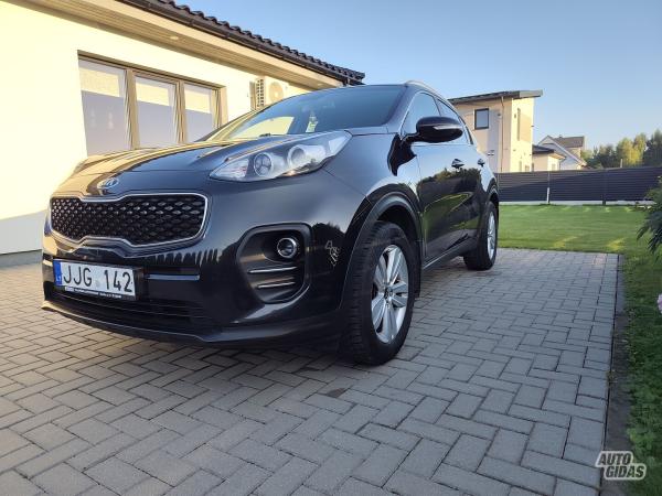 Kia Sportage 2016 in Klaipeda on AUTOMOTO.COM.LV Black Kia Sportage 2016 in Klaipeda, with an engine capacity of 1.70 L and mileage of 175 thousand km for 10500 €, photo 4 on AUTOMOTO.COM.LV