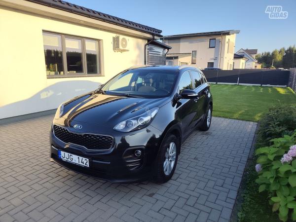 Kia Sportage 2016 in Klaipeda on AUTOMOTO.COM.LV Black Kia Sportage 2016 in Klaipeda, with an engine capacity of 1.70 L and mileage of 175 thousand km for 10500 €, photo 5 on AUTOMOTO.COM.LV