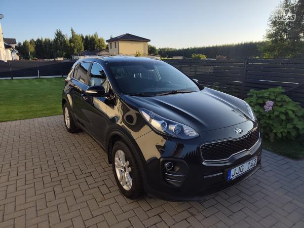 Kia Sportage 2016 in Klaipeda on AUTOMOTO.COM.LV Black Kia Sportage 2016 in Klaipeda, with an engine capacity of 1.70 L and mileage of 175 thousand km for 10500 €, photo 6 on AUTOMOTO.COM.LV