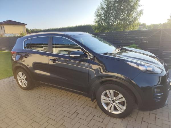 Kia Sportage 2016 in Klaipeda on AUTOMOTO.COM.LV Black Kia Sportage 2016 in Klaipeda, with an engine capacity of 1.70 L and mileage of 175 thousand km for 10500 €, photo 7 on AUTOMOTO.COM.LV