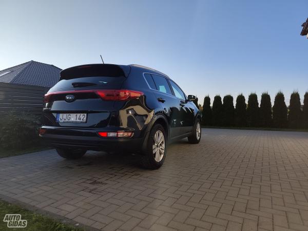 Kia Sportage 2016 in Klaipeda on AUTOMOTO.COM.LV Black Kia Sportage 2016 in Klaipeda, with an engine capacity of 1.70 L and mileage of 175 thousand km for 10500 €, photo 10 on AUTOMOTO.COM.LV