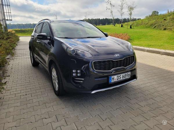 Black Kia Sportage 2016 in Vilnius, with an engine capacity of 2.00 L and mileage of 213 thousand km for 12300 €, photo 1 on AUTOMOTO.COM.LV