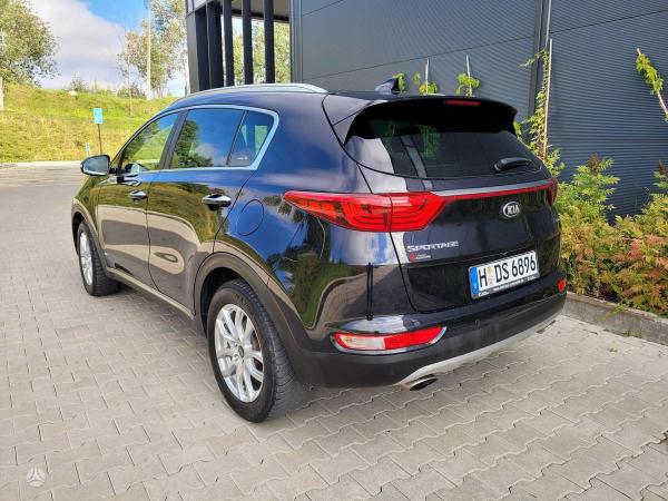 Black Kia Sportage 2016 in Vilnius, with an engine capacity of 2.00 L and mileage of 213 thousand km for 12300 €, photo 5 on AUTOMOTO.COM.LV