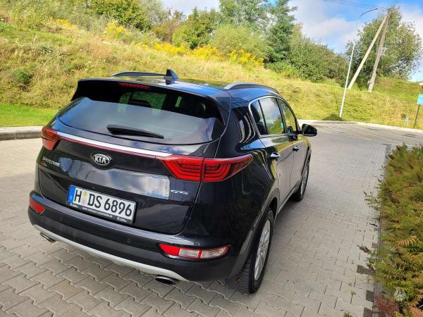 Black Kia Sportage 2016 in Vilnius, with an engine capacity of 2.00 L and mileage of 213 thousand km for 12300 €, photo 7 on AUTOMOTO.COM.LV
