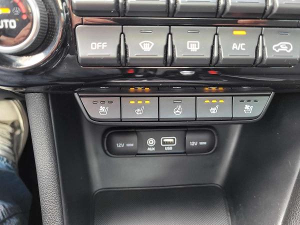 Black Kia Sportage 2016 in Vilnius, with an engine capacity of 2.00 L and mileage of 213 thousand km for 12300 €, photo 11 on AUTOMOTO.COM.LV