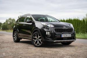Black Kia Sportage 2016 in Elektrenai, with an engine capacity of 2.00 L and mileage of 279 thousand km for 12350 €, photo 1 on AUTOMOTO.COM.LV