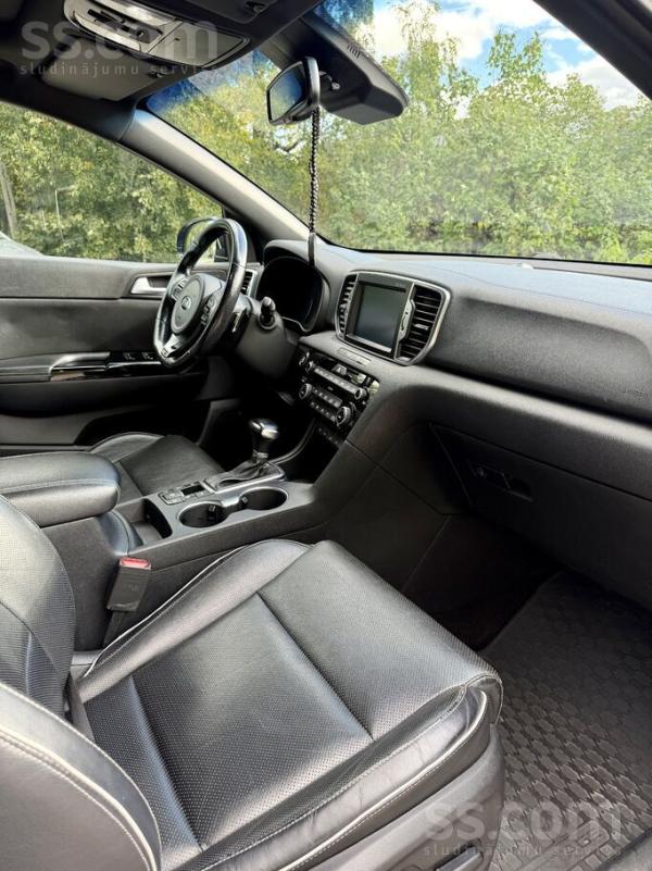 Black Kia Sportage 2016 in Riga, with an engine capacity of 2.00 L and mileage of 202 thousand km for 11900 €, photo 7 on AUTOMOTO.COM.LV
