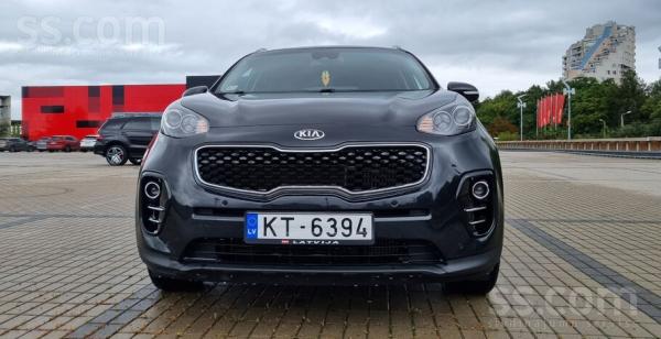 Black Kia Sportage 2017 in Riga, with an engine capacity of 1.70 L and mileage of 141 thousand km for 16000 €, photo 5 on AUTOMOTO.COM.LV