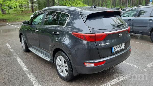 Black Kia Sportage 2017 in Riga, with an engine capacity of 1.70 L and mileage of 113 thousand km for 12000 €, photo 4 on AUTOMOTO.COM.LV