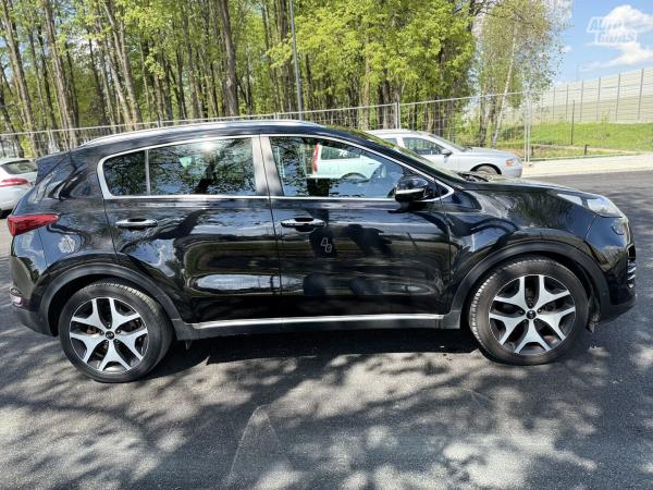 Black Kia Sportage 2017 in Kaunas, with an engine capacity of 1.70 L and mileage of 281 thousand km for 8900 €, photo 6 on AUTOMOTO.COM.LV