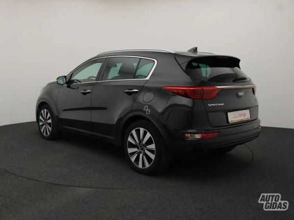 Black Kia Sportage 2017 in Vilnius, with an engine capacity of 1.70 L and mileage of 235 thousand km for 13399 €, photo 7 on AUTOMOTO.COM.LV