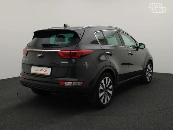 Black Kia Sportage 2017 in Vilnius, with an engine capacity of 1.70 L and mileage of 235 thousand km for 13399 €, photo 8 on AUTOMOTO.COM.LV