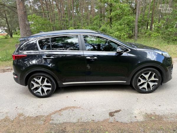 Black Kia Sportage 2017 in Kaunas, with an engine capacity of 1.70 L and mileage of 282 thousand km for 12100 €, photo 8 on AUTOMOTO.COM.LV
