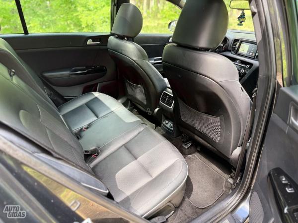 Black Kia Sportage 2017 in Kaunas, with an engine capacity of 1.70 L and mileage of 282 thousand km for 12100 €, photo 9 on AUTOMOTO.COM.LV