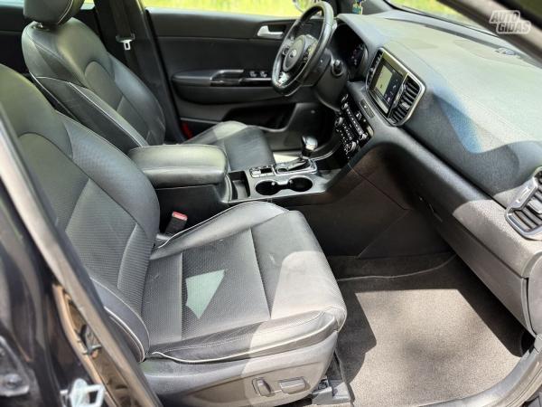 Black Kia Sportage 2017 in Kaunas, with an engine capacity of 1.70 L and mileage of 282 thousand km for 12100 €, photo 10 on AUTOMOTO.COM.LV