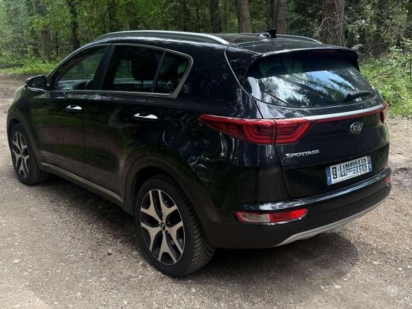 Black Kia Sportage 2017 in Taurage, with an engine capacity of 1.69 L and mileage of 235 thousand km for 10600 €, photo 5 on AUTOMOTO.COM.LV