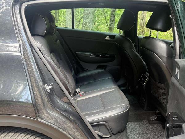 Black Kia Sportage 2017 in Taurage, with an engine capacity of 1.69 L and mileage of 235 thousand km for 10600 €, photo 8 on AUTOMOTO.COM.LV