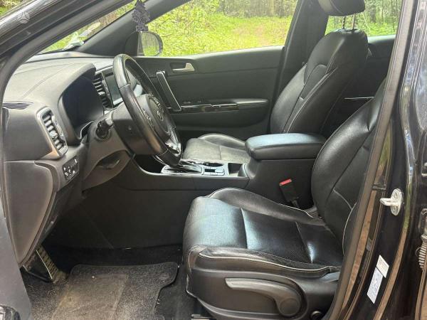 Black Kia Sportage 2017 in Taurage, with an engine capacity of 1.69 L and mileage of 235 thousand km for 10600 €, photo 10 on AUTOMOTO.COM.LV
