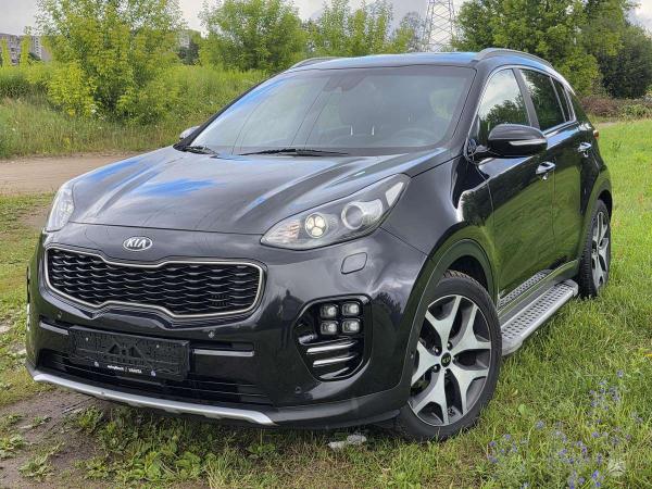 Black Kia Sportage 2017 in Vilnius, with an engine capacity of 1.59 L and mileage of 142 thousand km for 13000 €, photo 2 on AUTOMOTO.COM.LV