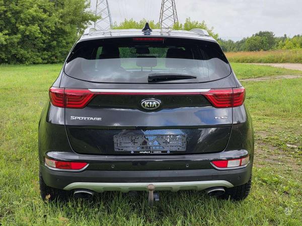 Black Kia Sportage 2017 in Vilnius, with an engine capacity of 1.59 L and mileage of 142 thousand km for 13000 €, photo 5 on AUTOMOTO.COM.LV