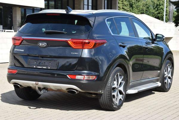 Black Kia Sportage 2017 in Vilnius, with an engine capacity of 1.59 L and mileage of 150 thousand km for 13000 €, photo 4 on AUTOMOTO.COM.LV
