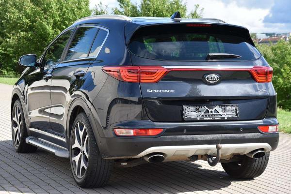Black Kia Sportage 2017 in Vilnius, with an engine capacity of 1.59 L and mileage of 150 thousand km for 13000 €, photo 5 on AUTOMOTO.COM.LV