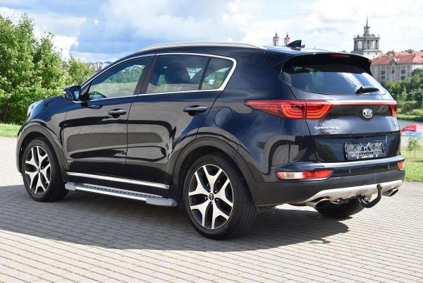 Black Kia Sportage 2017 in Vilnius, with an engine capacity of 1.59 L and mileage of 150 thousand km for 13000 €, photo 9 on AUTOMOTO.COM.LV