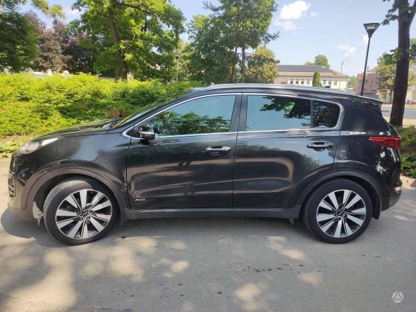 Black Kia Sportage 2017 in Taurage, with an engine capacity of 2.00 L and mileage of 136 thousand km for 13900 €, photo 3 on AUTOMOTO.COM.LV