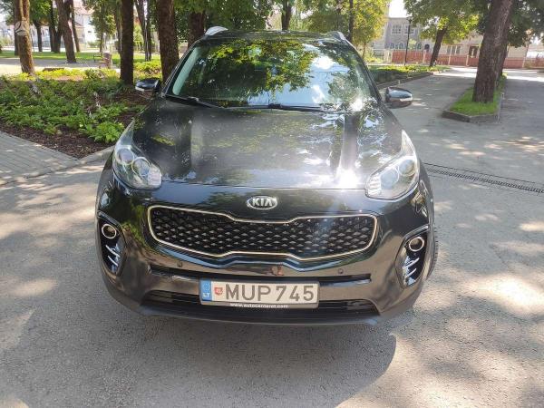Black Kia Sportage 2017 in Taurage, with an engine capacity of 2.00 L and mileage of 136 thousand km for 13900 €, photo 4 on AUTOMOTO.COM.LV