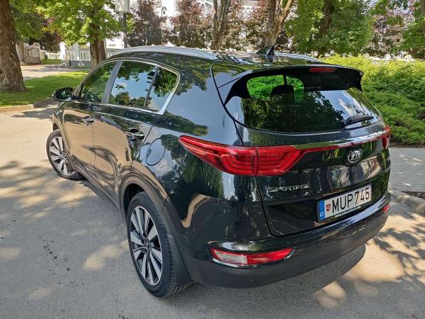 Black Kia Sportage 2017 in Taurage, with an engine capacity of 2.00 L and mileage of 136 thousand km for 13900 €, photo 5 on AUTOMOTO.COM.LV