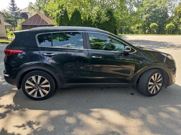 Black Kia Sportage 2017 in Taurage, with an engine capacity of 2.00 L and mileage of 136 thousand km for 13900 €, photo 8 on AUTOMOTO.COM.LV