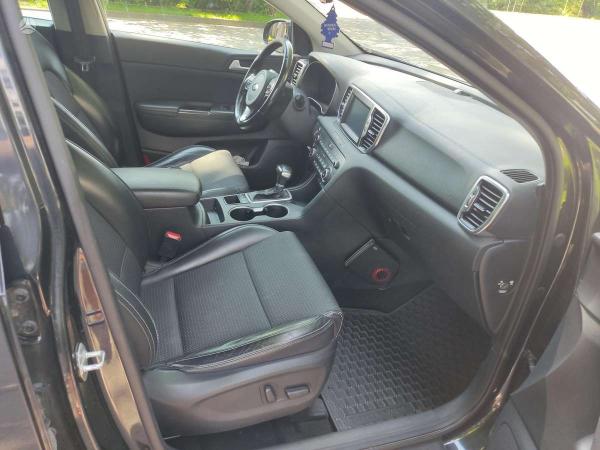 Black Kia Sportage 2017 in Taurage, with an engine capacity of 2.00 L and mileage of 136 thousand km for 13900 €, photo 9 on AUTOMOTO.COM.LV