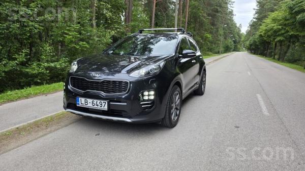 Black Kia Sportage 2017 in Jurmala, with an engine capacity of 2.00 L and mileage of 186 thousand km for 14000 €, photo 1 on AUTOMOTO.COM.LV
