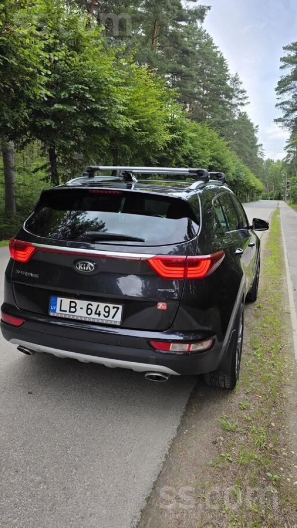 Black Kia Sportage 2017 in Jurmala, with an engine capacity of 2.00 L and mileage of 186 thousand km for 14000 €, photo 3 on AUTOMOTO.COM.LV
