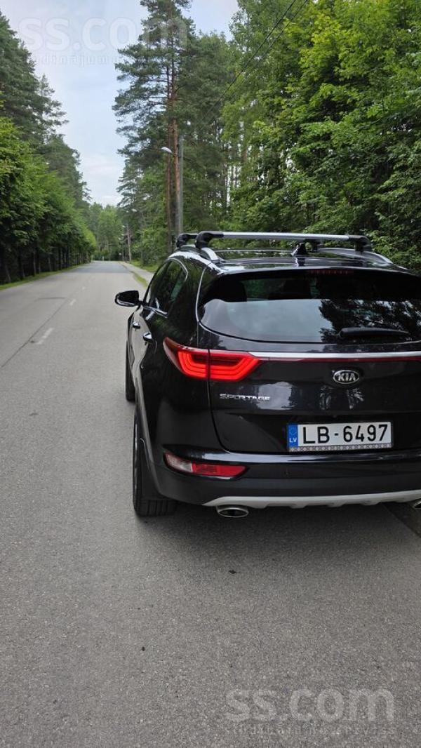 Black Kia Sportage 2017 in Jurmala, with an engine capacity of 2.00 L and mileage of 186 thousand km for 14000 €, photo 4 on AUTOMOTO.COM.LV
