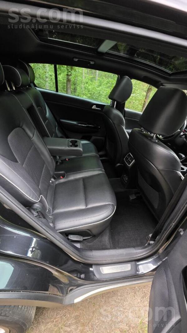 Black Kia Sportage 2017 in Jurmala, with an engine capacity of 2.00 L and mileage of 186 thousand km for 14000 €, photo 7 on AUTOMOTO.COM.LV