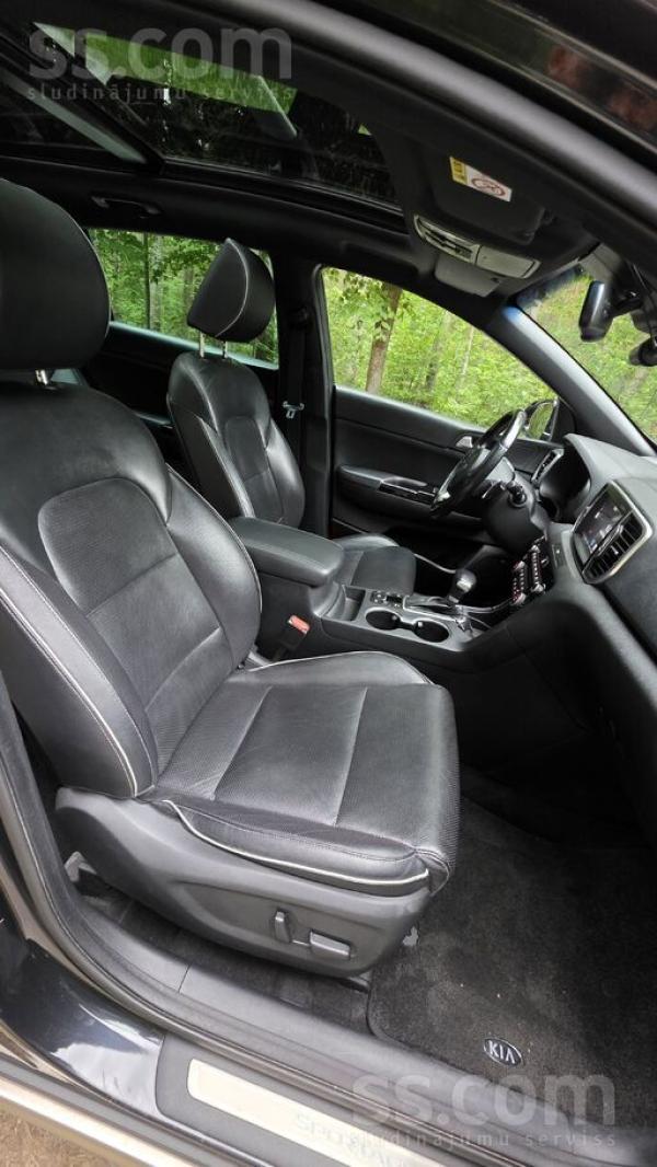 Black Kia Sportage 2017 in Jurmala, with an engine capacity of 2.00 L and mileage of 186 thousand km for 14000 €, photo 10 on AUTOMOTO.COM.LV