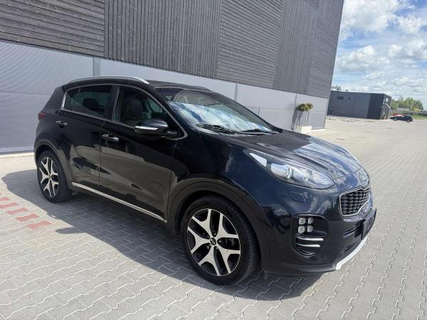Black Kia Sportage 2017 in Siauliai, with an engine capacity of 1.69 L and mileage of 222 thousand km for 11200 €, photo 3 on AUTOMOTO.COM.LV