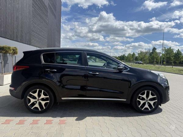 Black Kia Sportage 2017 in Siauliai, with an engine capacity of 1.69 L and mileage of 222 thousand km for 11200 €, photo 4 on AUTOMOTO.COM.LV