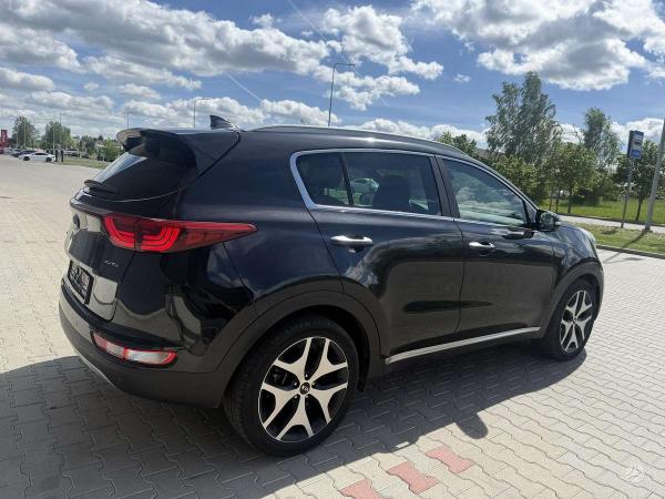 Black Kia Sportage 2017 in Siauliai, with an engine capacity of 1.69 L and mileage of 222 thousand km for 11200 €, photo 5 on AUTOMOTO.COM.LV