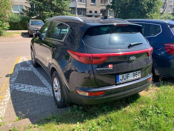 Black Kia Sportage 2017 in Vilnius, with an engine capacity of 1.59 L and mileage of 30 thousand km for 14200 €, photo 4 on AUTOMOTO.COM.LV