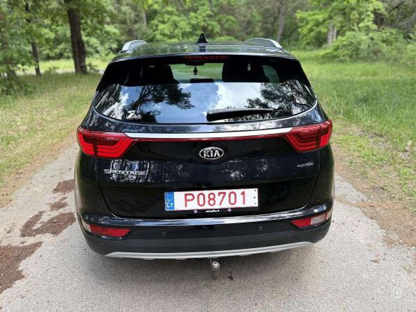 Black Kia Sportage 2017 in Kaunas, with an engine capacity of 1.69 L and mileage of 274 thousand km for 10200 €, photo 6 on AUTOMOTO.COM.LV