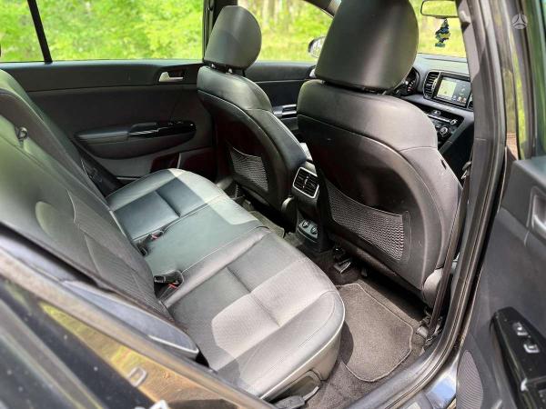 Black Kia Sportage 2017 in Kaunas, with an engine capacity of 1.69 L and mileage of 274 thousand km for 10200 €, photo 9 on AUTOMOTO.COM.LV